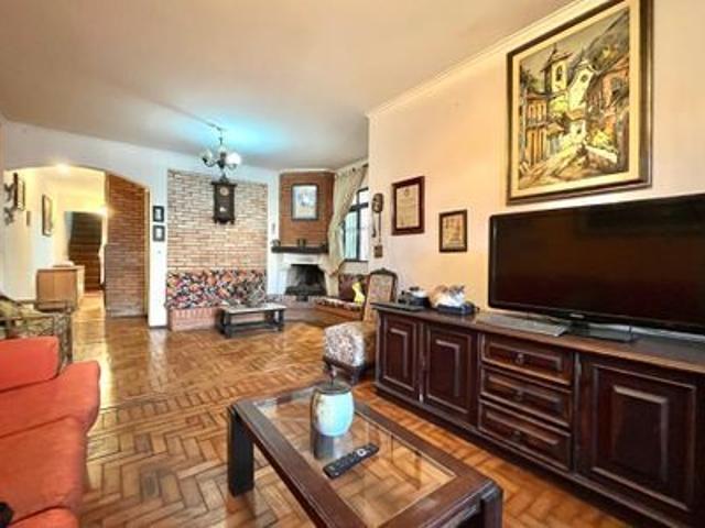 Casa para alugar com 177m², 5 quartos e 2 vagas