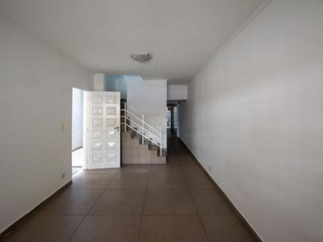 Casa para alugar com 180m², 3 quartos e 2 vagas