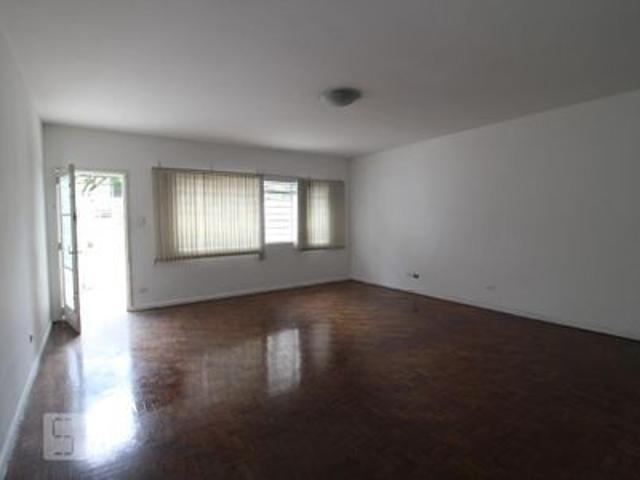 Casa para alugar com 180m², 3 quartos e 2 vagas