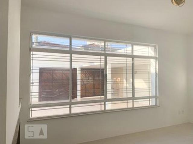 Casa para alugar com 184m², 3 quartos e 3 vagas