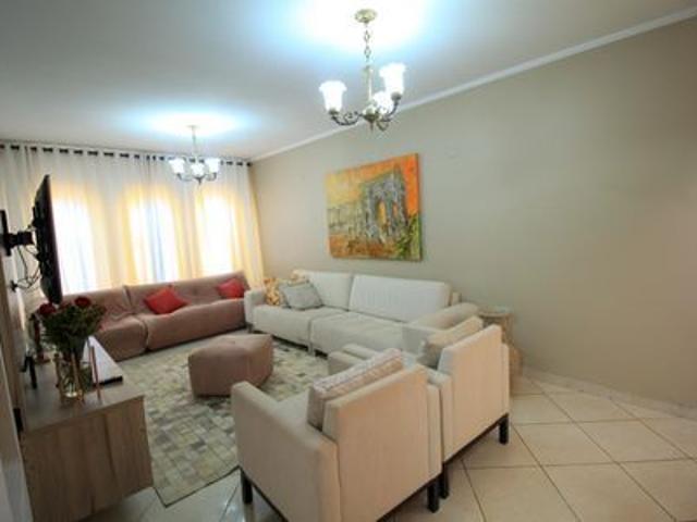 Casa para alugar com 184m², 5 quartos e 3 vagas