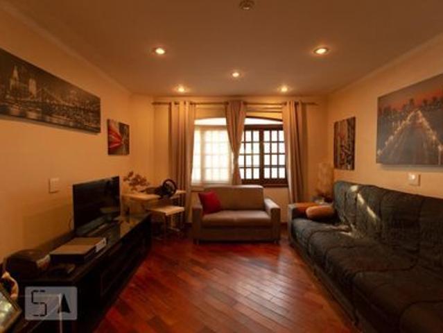 Casa para alugar com 184m², 6 quartos e 4 vagas