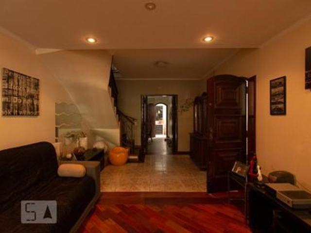 Casa para alugar com 184m², 6 quartos e 4 vagas