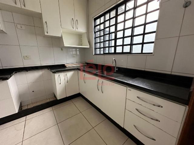 Casa para alugar com 1 Suíte + 2 Quartos em Zona 03, Maringá PR
