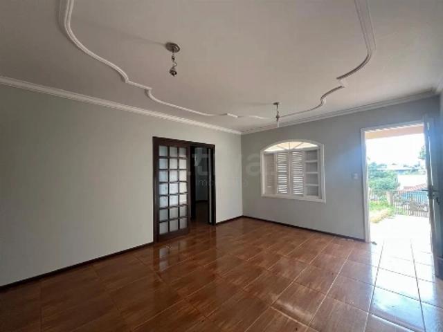 Casa para alugar com 1 Suíte + 2 Quartos em Centro, Toledo PR
