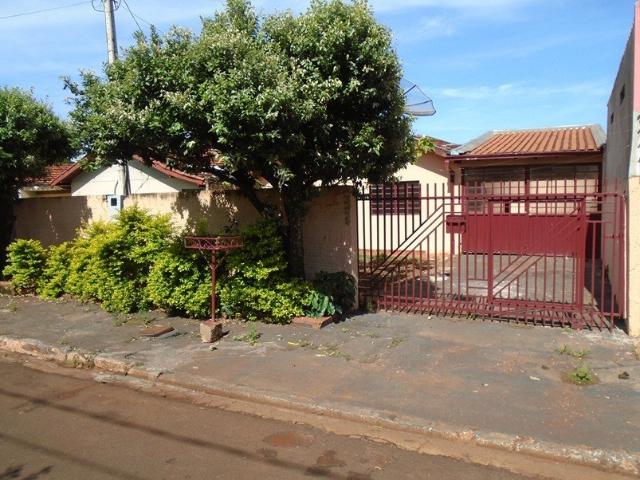Casa para alugar com 1 suíte + 2 quartos em Conjunto Hab Izidro Pedroso, Dourados MS