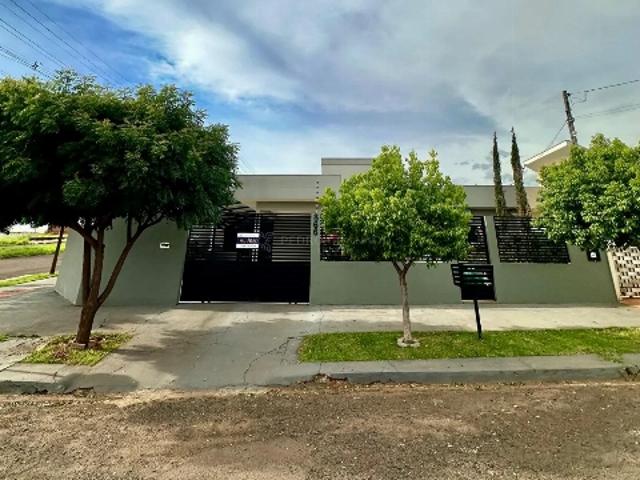 Casa para alugar com 1 Suíte + 2 Quartos em Jardim Aurora, Maringá PR