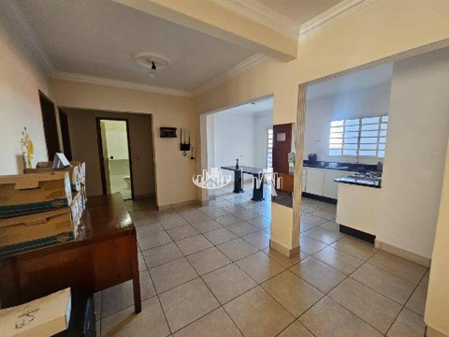 Casa para alugar com 1 Suíte + 2 Quartos em Jardim São Jorge, Londrina PR