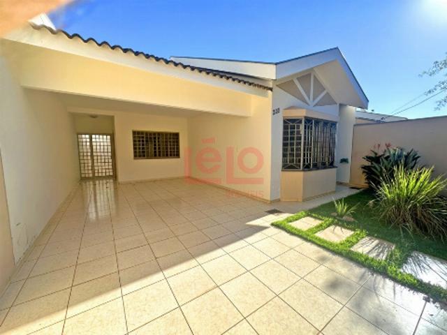 Casa para alugar com 1 Suíte + 2 Quartos em Jardim Pinheiros, Maringá PR