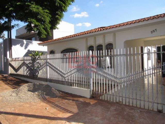 Casa para alugar com 1 Suíte + 2 Quartos em Parque Residencial Quebec, Maringá PR