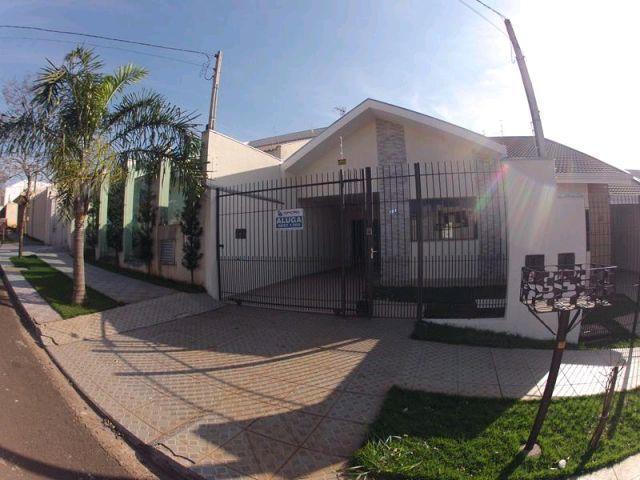 Casa para alugar com 1 Suíte + 2 Quartos em Residencial Moreschi, Maringá PR