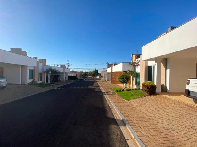 Casa para alugar com 1 Suíte + 3 Quartos em Chácaras Mussahiro, Londrina PR