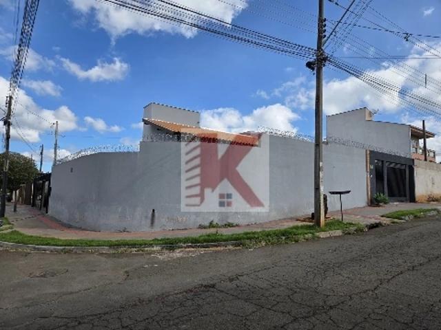 Casa para alugar com 1 Suíte + 3 Quartos em Residencial Abussafe, Londrina PR