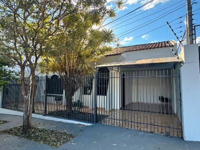 Casa para alugar com 1 Suíte + 4 Quartos em Conjunto Habitacional Karina, Maringá PR