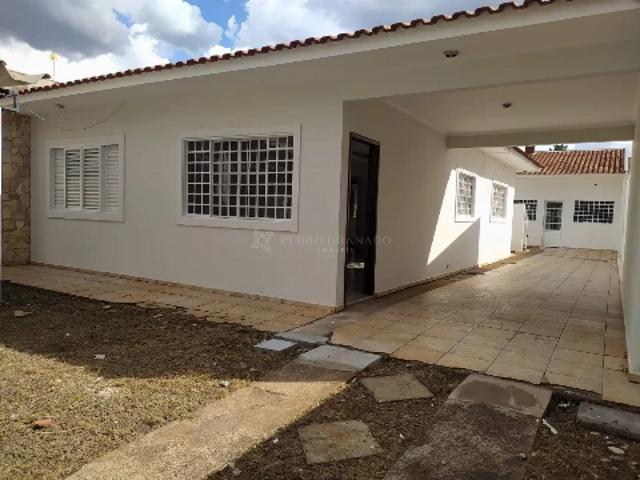 Casa para alugar com 1 Suíte + 4 Quartos em Conjunto Habitacional Lea Leal, Maringá PR