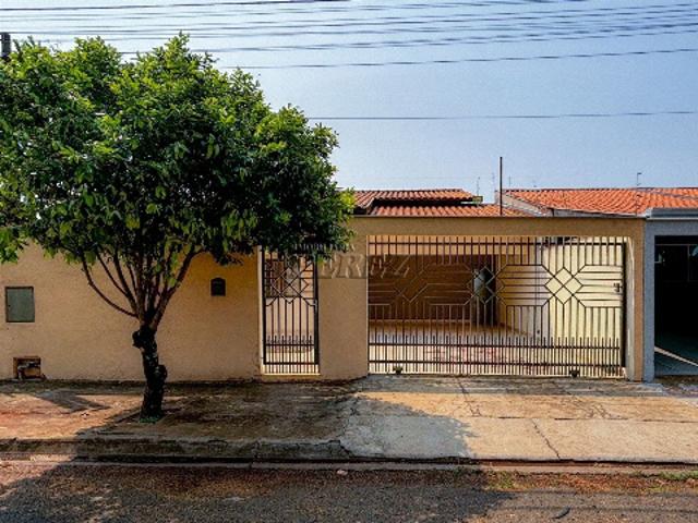 Casa para alugar com 1 Suíte + 4 Quartos em Residencial José B Almeida, Londrina PR