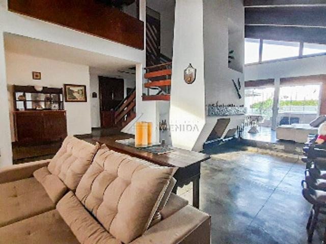 Casa para alugar com 1 Suíte + 6 Quartos em Quebec, Londrina PR