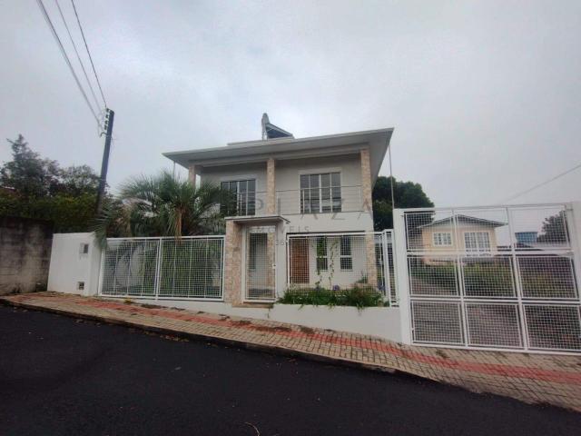 Casa para alugar com 200m², 3 quartos e 4 vagas