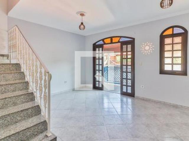 Casa para alugar com 210m², 4 quartos e 1 vaga