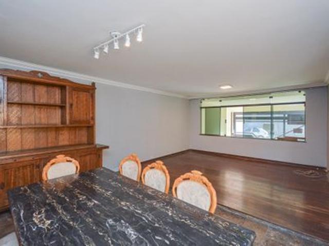 Casa para alugar com 210m², 4 quartos e 2 vagas