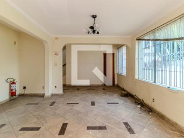 Casa para alugar com 210m², 5 quartos e 3 vagas