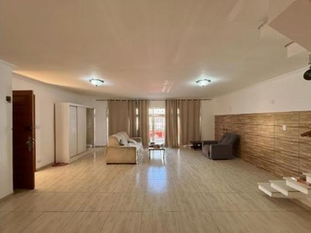Casa para alugar com 218m², 3 quartos e 3 vagas