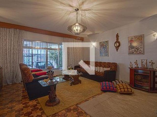 Casa para alugar com 218m², 4 quartos e 3 vagas