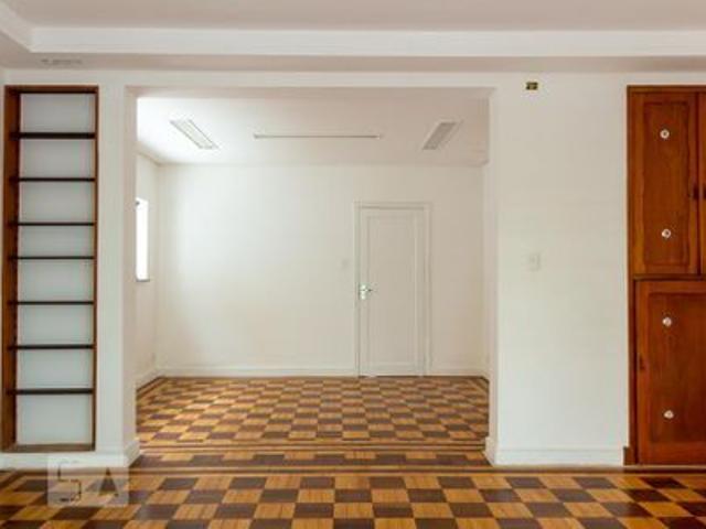 Casa para alugar com 220m², 3 quartos e 1 vaga