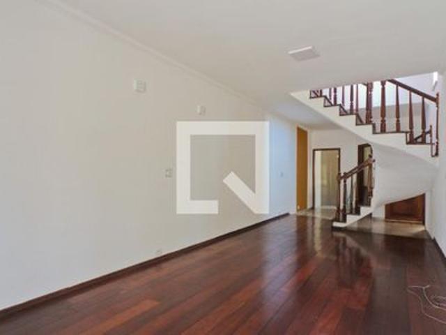 Casa para alugar com 220m², 3 quartos e 2 vagas