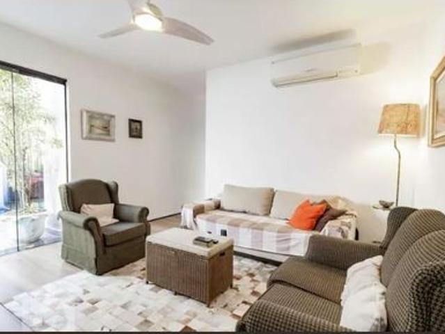 Casa para alugar com 220m², 3 quartos e 2 vagas