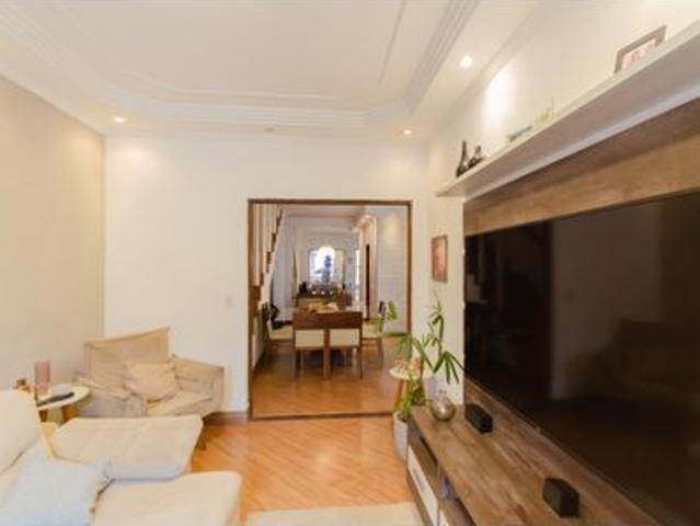 Casa para alugar com 220m², 3 quartos e 3 vagas