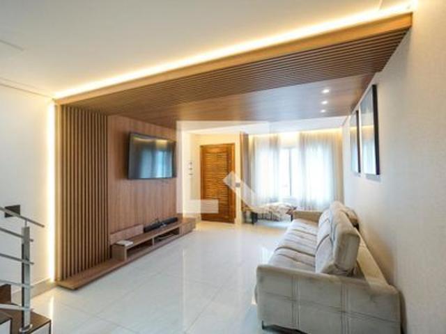 Casa para alugar com 220m², 4 quartos e 3 vagas