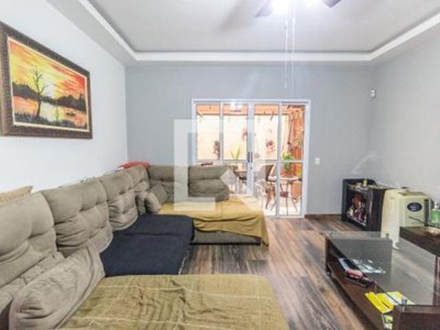 Casa para alugar com 226m², 4 quartos e 4 vagas