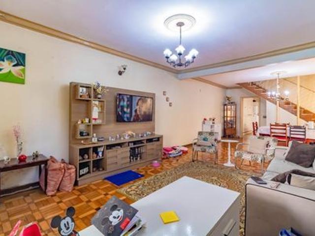 Casa para alugar com 228m², 3 quartos e 2 vagas