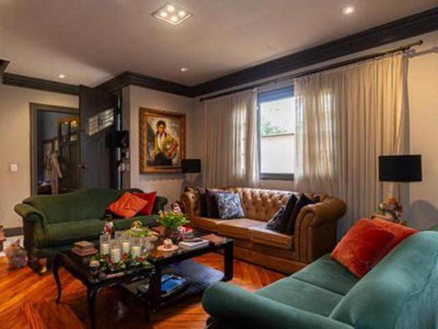 Casa para alugar com 230m², 4 quartos e 2 vagas