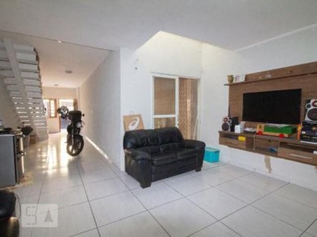 Casa para alugar com 230m², 4 quartos e 4 vagas