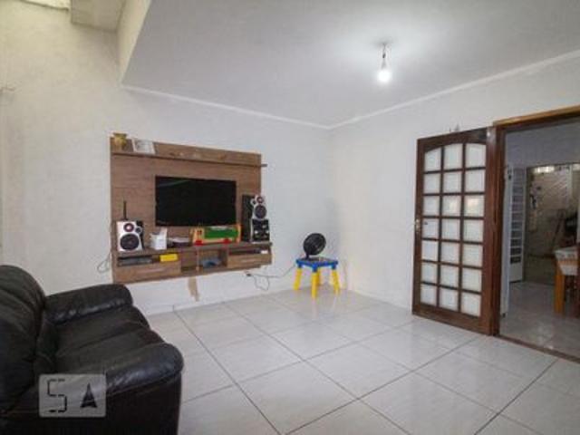 Casa para alugar com 230m², 4 quartos e 4 vagas