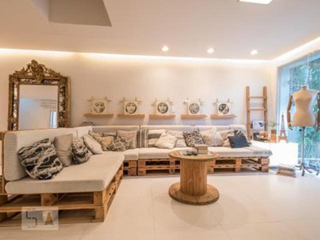 Casa para alugar com 230m², 5 quartos e 2 vagas