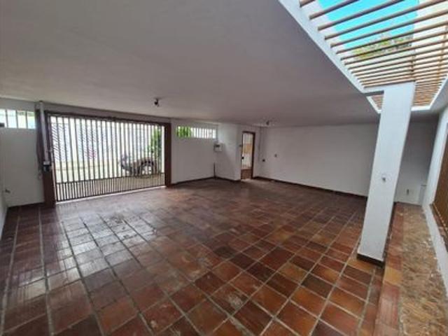 Casa para alugar com 230m², 5 quartos e 3 vagas