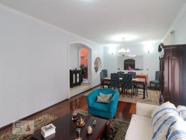 Casa para alugar com 230m², 5 quartos e 4 vagas