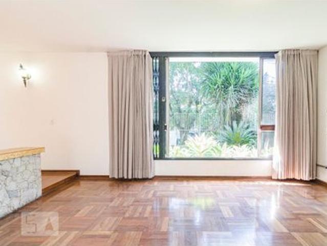 Casa para alugar com 231m², 3 quartos e 4 vagas