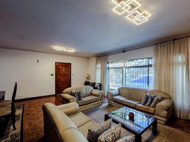 Casa para alugar com 235m², 3 quartos e 6 vagas