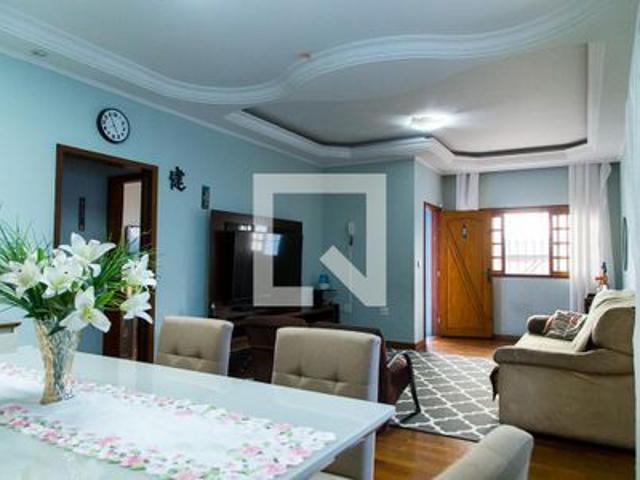 Casa para alugar com 237m², 4 quartos e 4 vagas