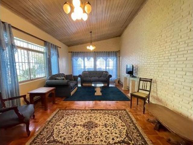 Casa para alugar com 237m², 5 quartos e 8 vagas
