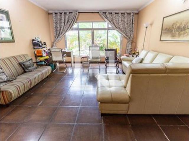 Casa para alugar com 240m², 3 quartos e 4 vagas
