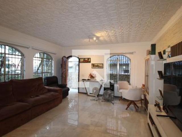 Casa para alugar com 240m², 3 quartos e 4 vagas