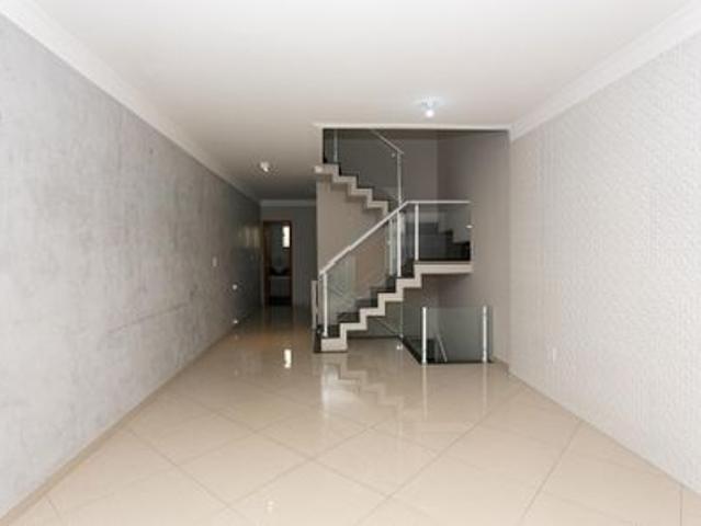 Casa para alugar com 240m², 3 quartos e 5 vagas