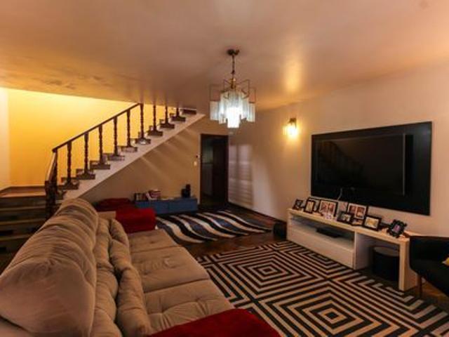 Casa para alugar com 240m², 4 quartos e 2 vagas
