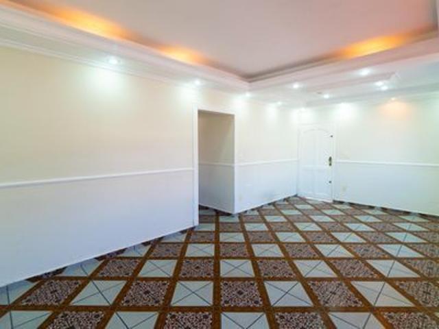Casa para alugar com 240m², 4 quartos e 3 vagas