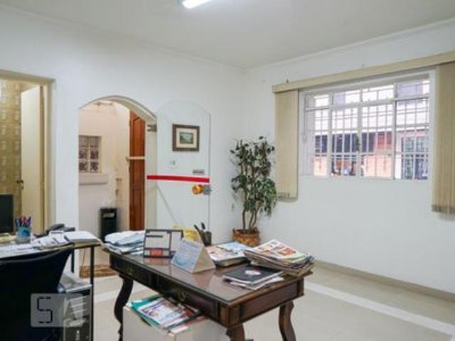 Casa para alugar com 240m², 5 quartos e 2 vagas